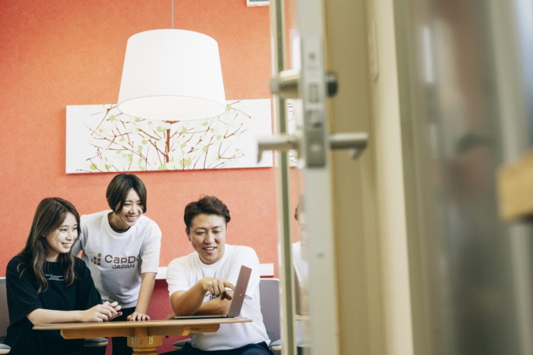 キャップドゥー・ジャパンが2022年から始めた3つの教育制度とは？ | 株式会社キャップドゥー・ジャパン